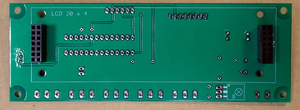 その場合は、8ピンのXHコネクター（JSTの基板用コネクタ XHコネクタ ベース付ポスト トップ型 8P B8B－XH－A）